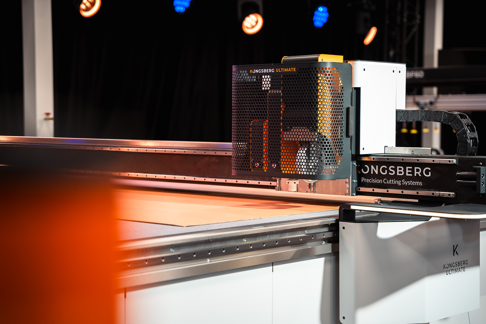 KPCS cutting tables & digital cutters - MultiCam Inc.